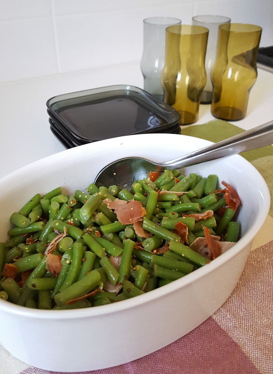 Vihreät pavut, ilmakuivattu kinkku ja vinaigrette – Ideal Helsinki